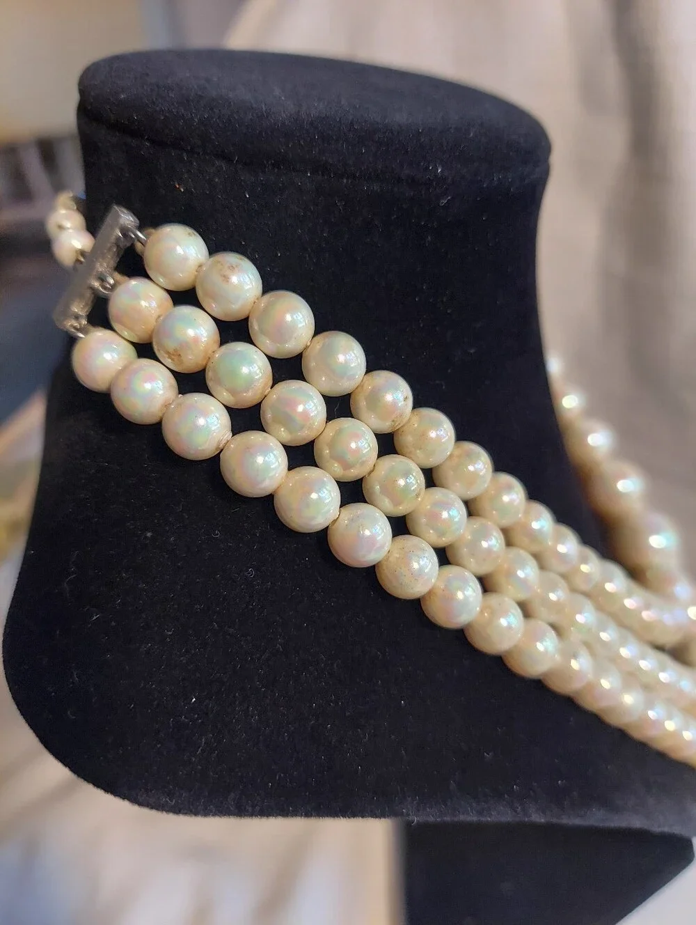 Jewelry | Vintage White Irredscent Graduated Beads 3 Strand Necklace 16 ...
